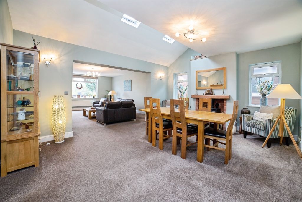 Cross Lane, Codnor, Ripley DE5, 3 bed detached bungalow for sale, £ ...