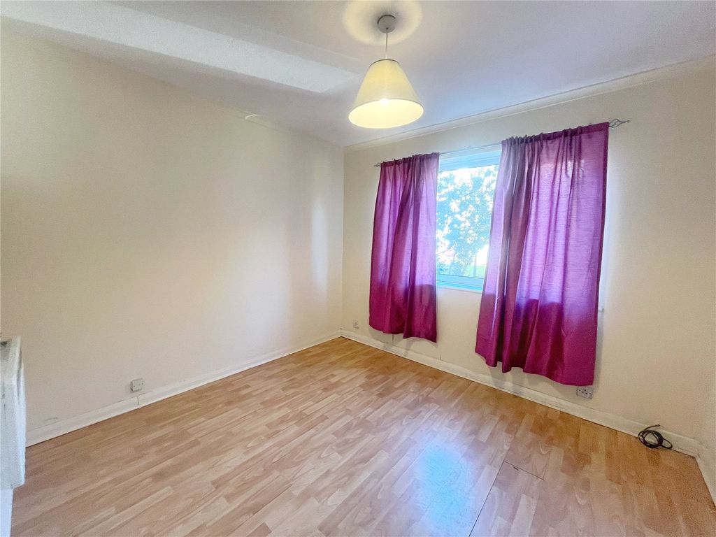 Baguley Crescent, Rhodes, Middleton M24, 2 bed flat for sale, £90,000 ...
