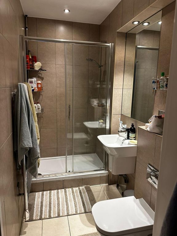 Flat 4 Poppyfield House, Copperwood Place, Greenwich, London SE10, 2 ...