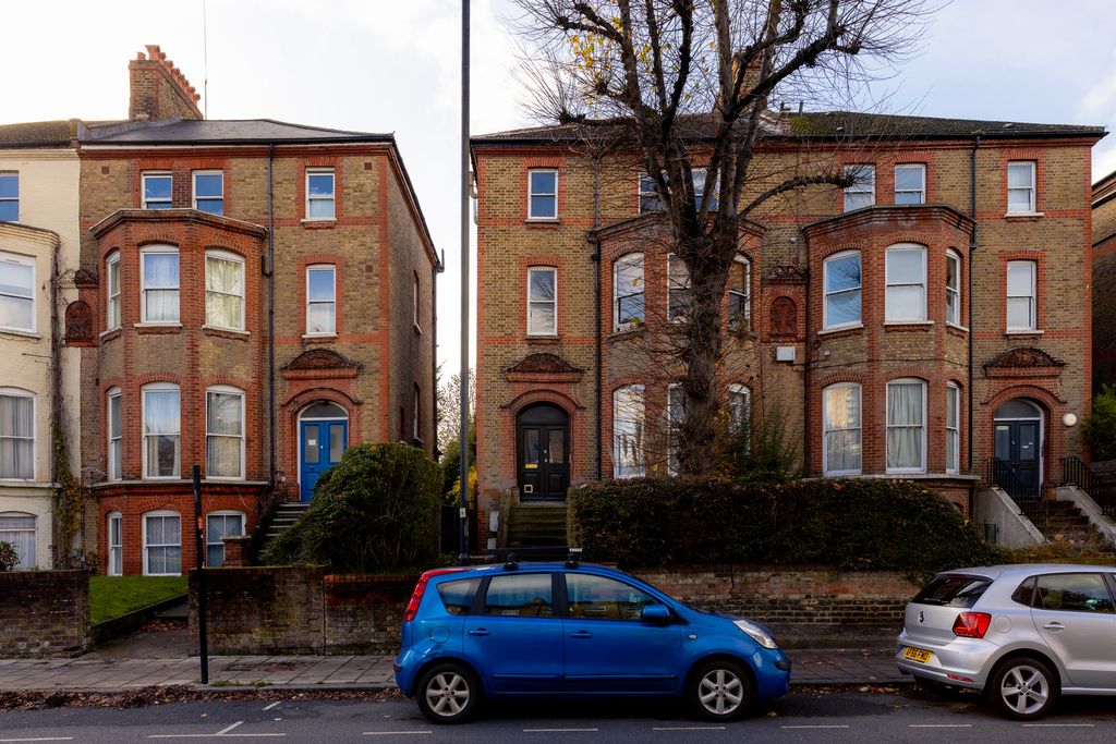 Dulwich Road, London SE24, 1 bed flat for sale, £570,000 | PrimeLocation
