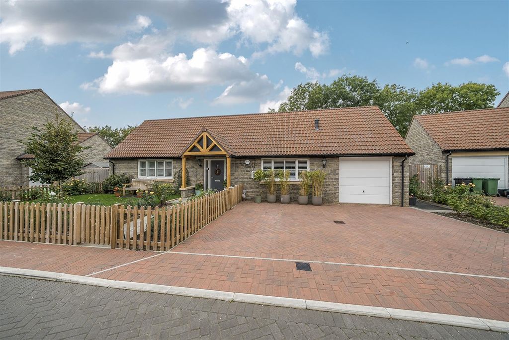 Burrows Court, Sparkford, Somerset BA22, 3 bed detached bungalow for ...