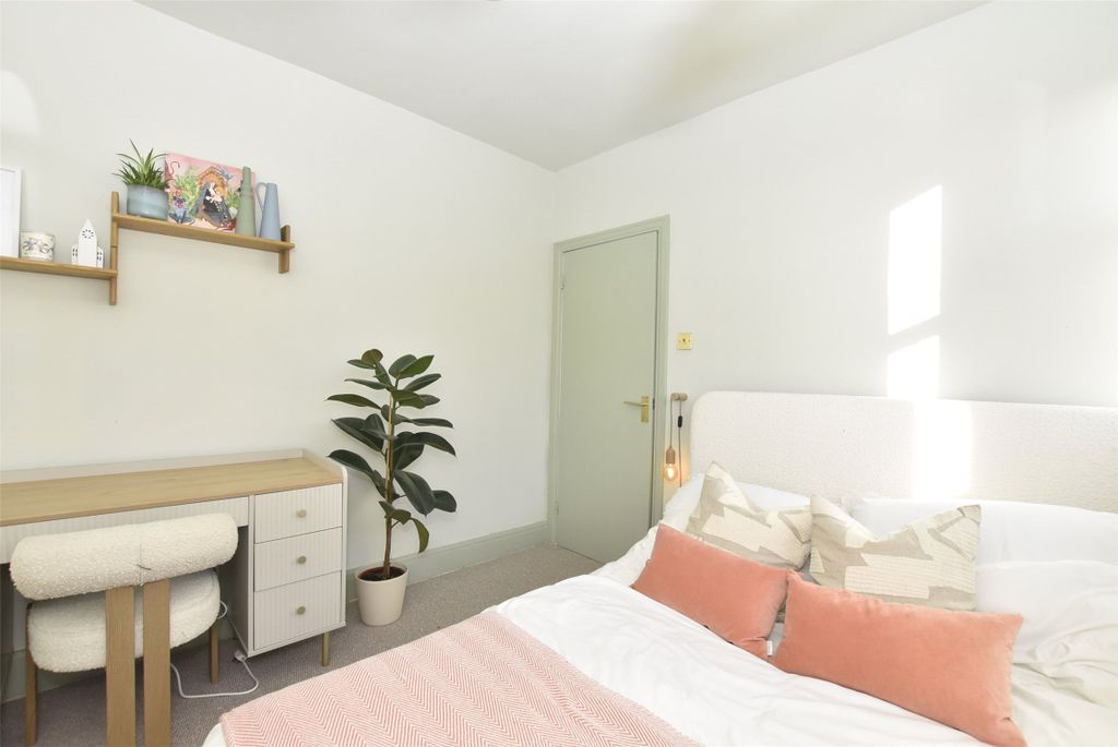 Newbridge Hill, Newbridge, Bath BA1, 2 bed flat to rent, £1,600 pcm ...