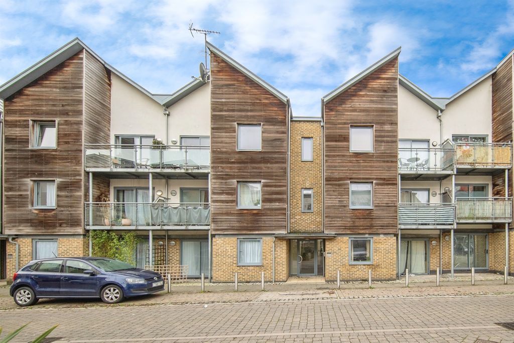Quayside Drive, Colchester CO2, 1 bed flat for sale, £125,000 ...
