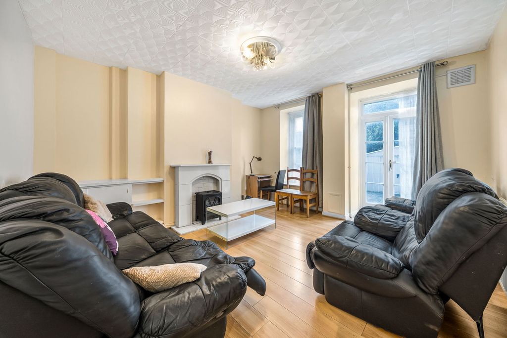 Ferndale Road, London SW9, 4 bed maisonette for sale, £600,000 ...