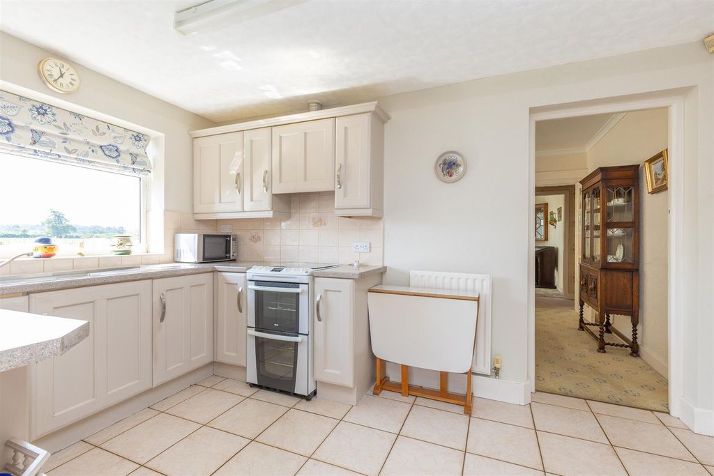 South Avenue, Haslington, Crewe CW1, 2 bed detached bungalow for sale ...