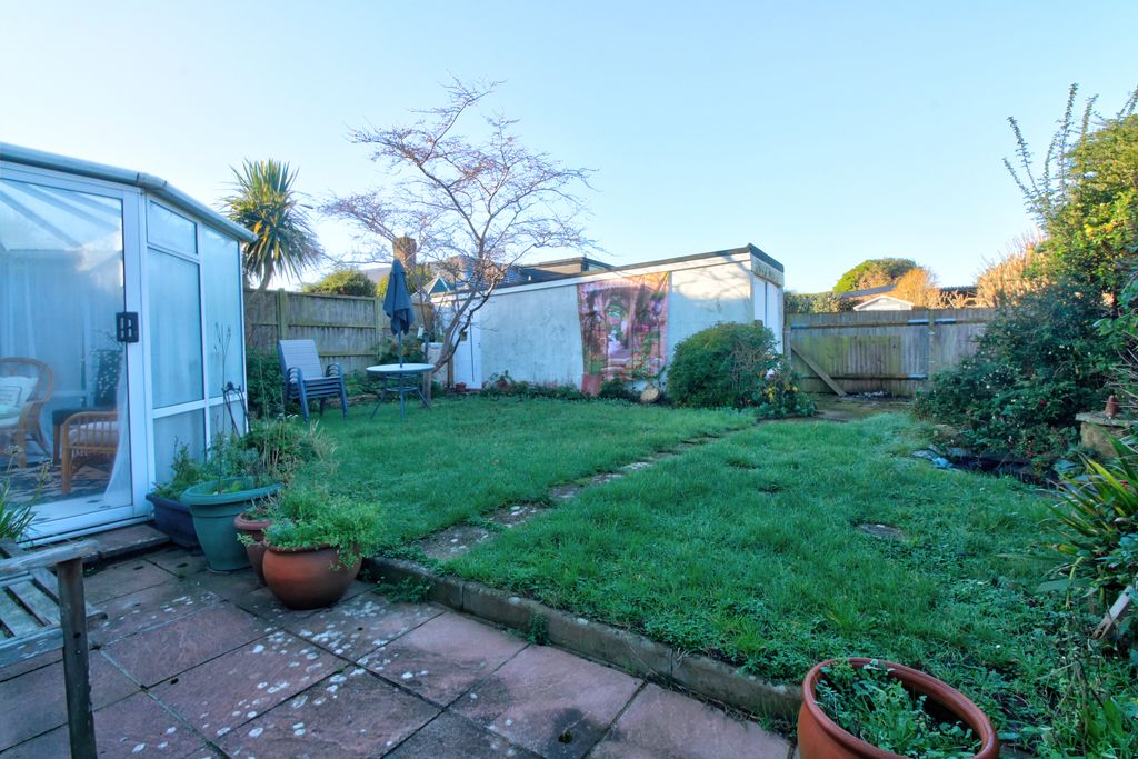 Half Moon Lane, Worthing BN13, 3 bed detached house for sale, £500,000 ...