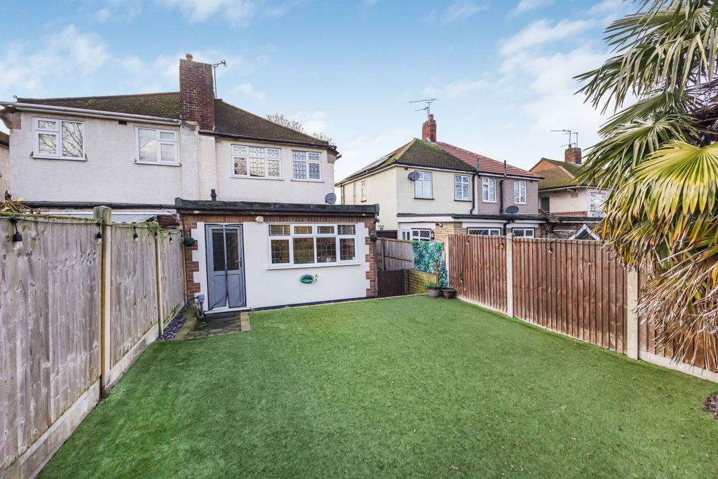 Collier Row Lane, Romford RM5, 2 bed semi-detached house for sale, £ ...