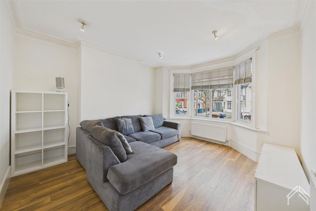 Cambridge Road, Harrow HA2, 4 bed property to rent, £2,400 pcm ...