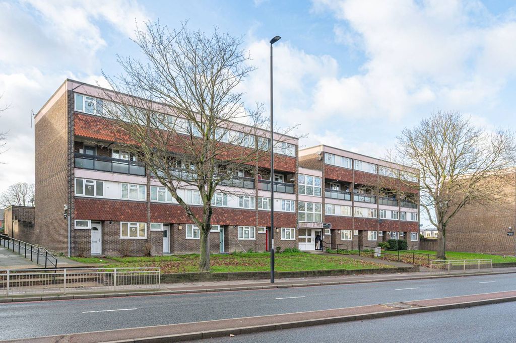 John Wilson Street, Woolwich, London SE18, 2 bed flat for sale, £ ...