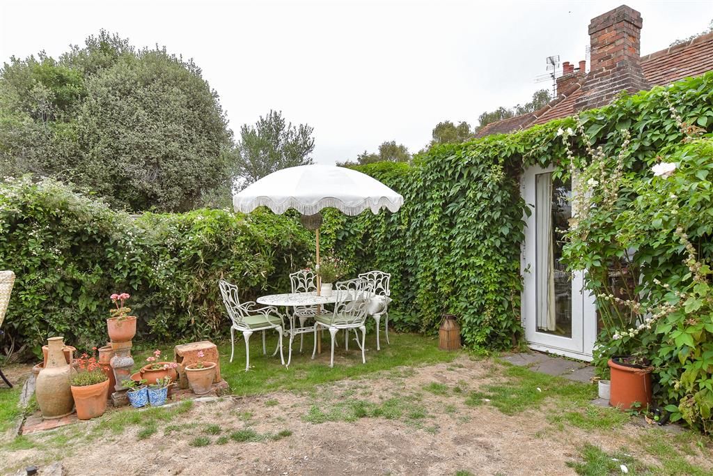 The Street, Boxgrove, Chichester, West Sussex PO18, 2 bed cottage for ...