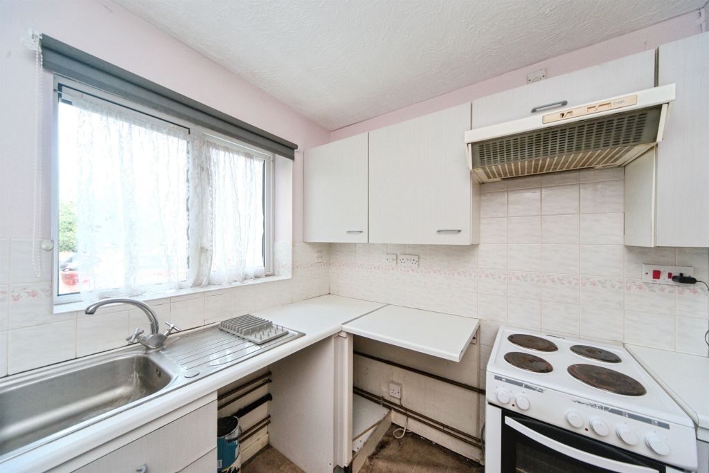 Collingwood Close, Eastbourne BN23, 2 bed flat for sale, £175,000 ...