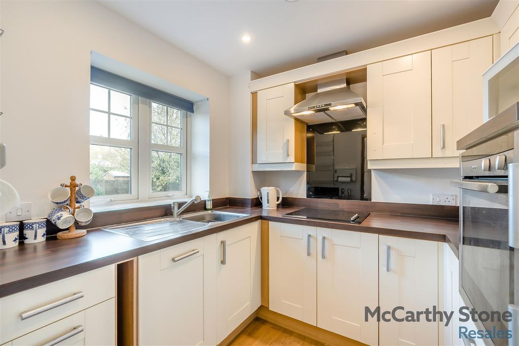 Holmes Place, Crowborough TN6, 2 bed flat for sale, £350,000 ...