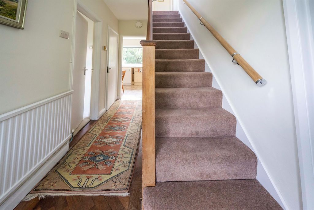 Fox Close, Wigginton, Tring HP23, 3 bed detached house for sale, £ ...