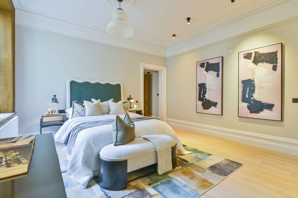 Southampton Row, Bloomsbury, London WC1B, 2 bed flat for sale, £ ...