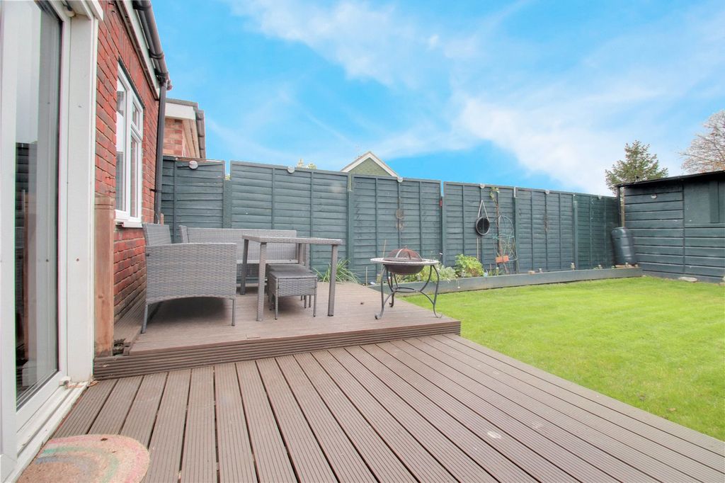 North Street, Wick, Littlehampton, West Sussex BN17, 3 bed semi ...