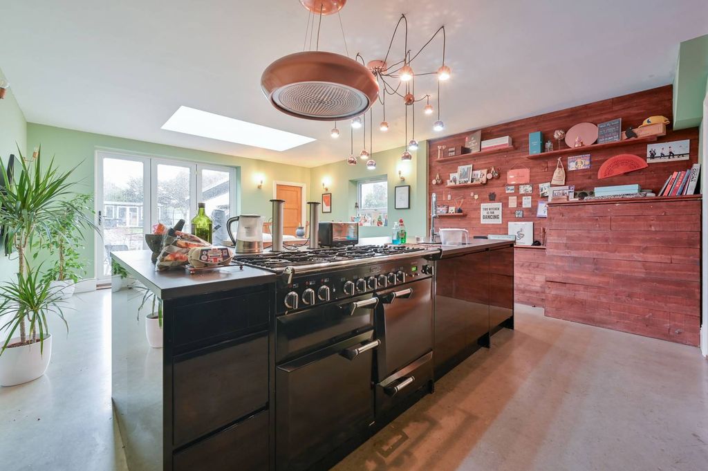 Melbourne Road, Bushey WD23, 3 bed semi-detached house for sale, £ ...