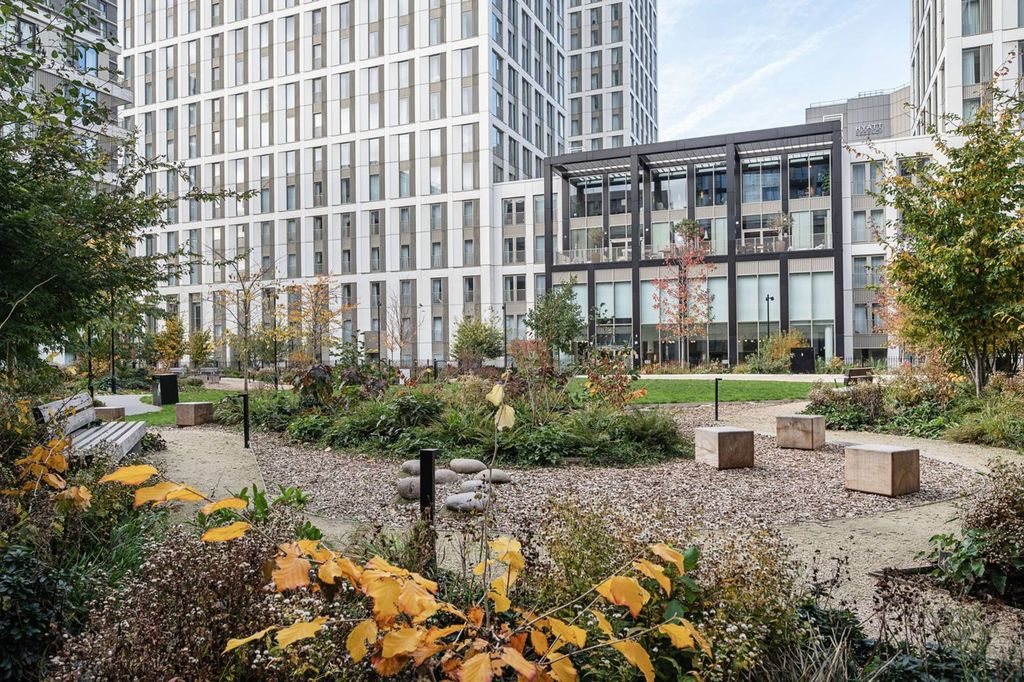 Montfichet Road, Stratford, London E20, 2 bed flat to rent, £3,443 pcm ...