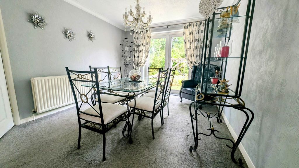 Wellington Avenue, Whitehill, Hampshire GU35, 3 bed detached bungalow ...