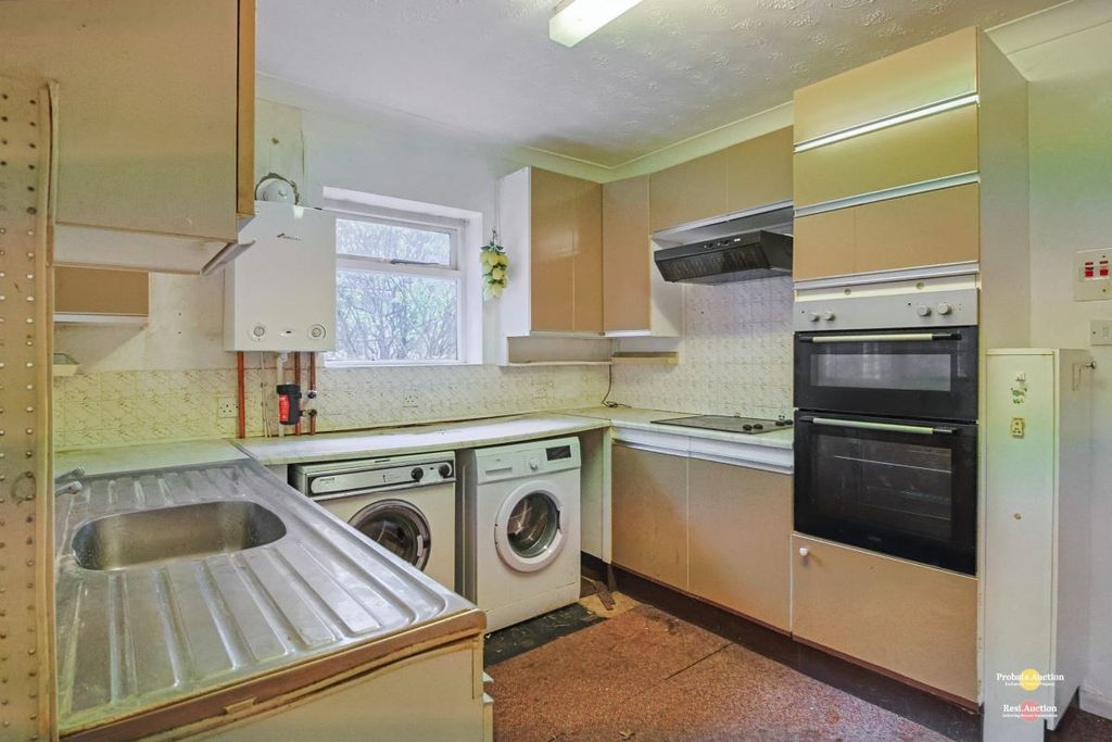 4 Cringle Avenue, Bournemouth, Dorset BH6, 2 bed detached house for ...