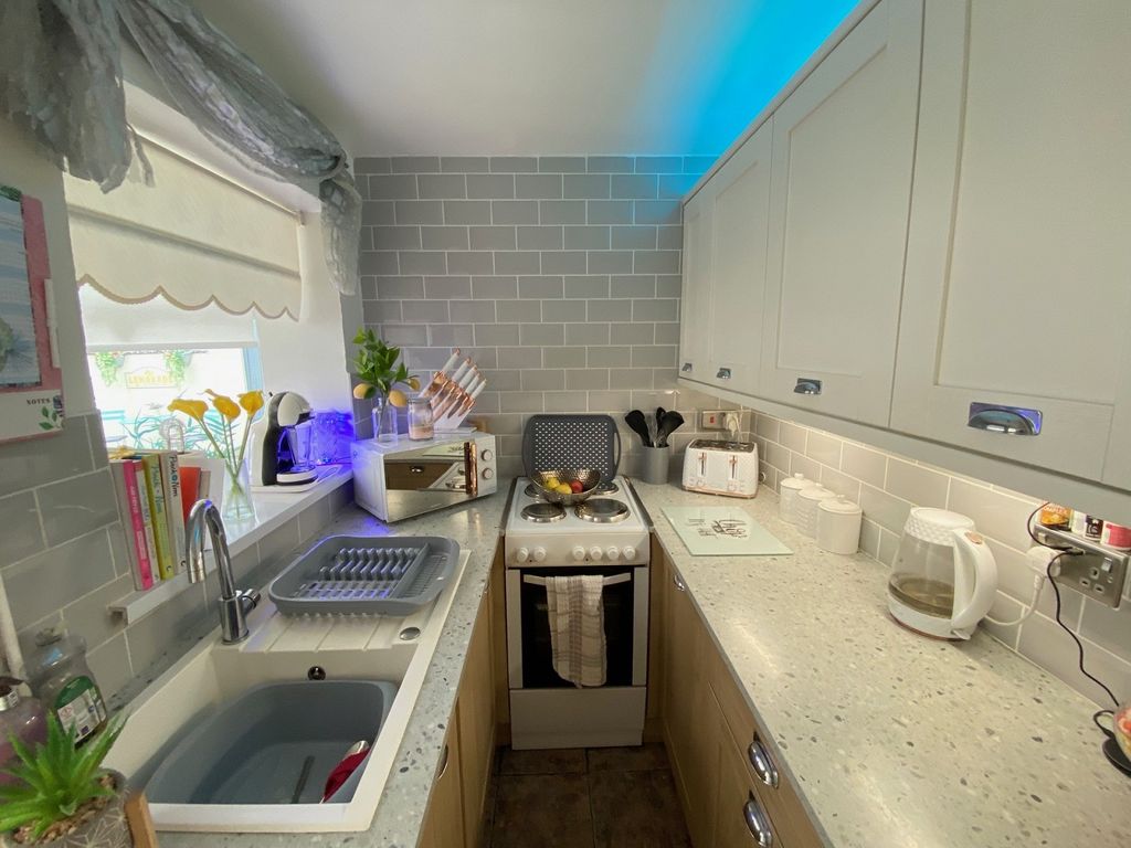 Ynys Yr Afon, Clyne, Neath, Neath Port Talbot. SA11, 3 bed semi ...