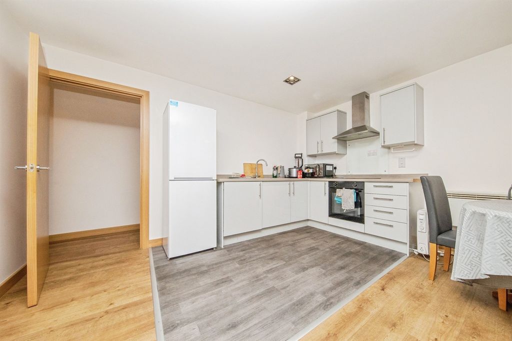 Hawkins Road, Colchester CO2, 2 bed flat for sale, £170,000 | PrimeLocation