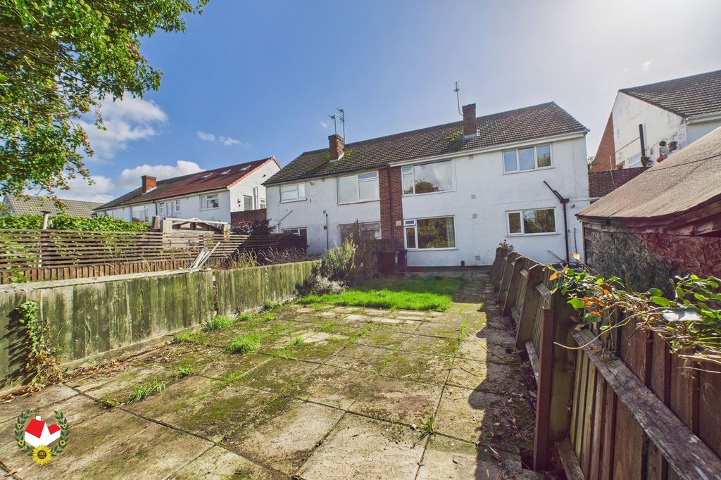 Astor Close, Brockworth GL3, 2 bed maisonette for sale, £75,000 ...
