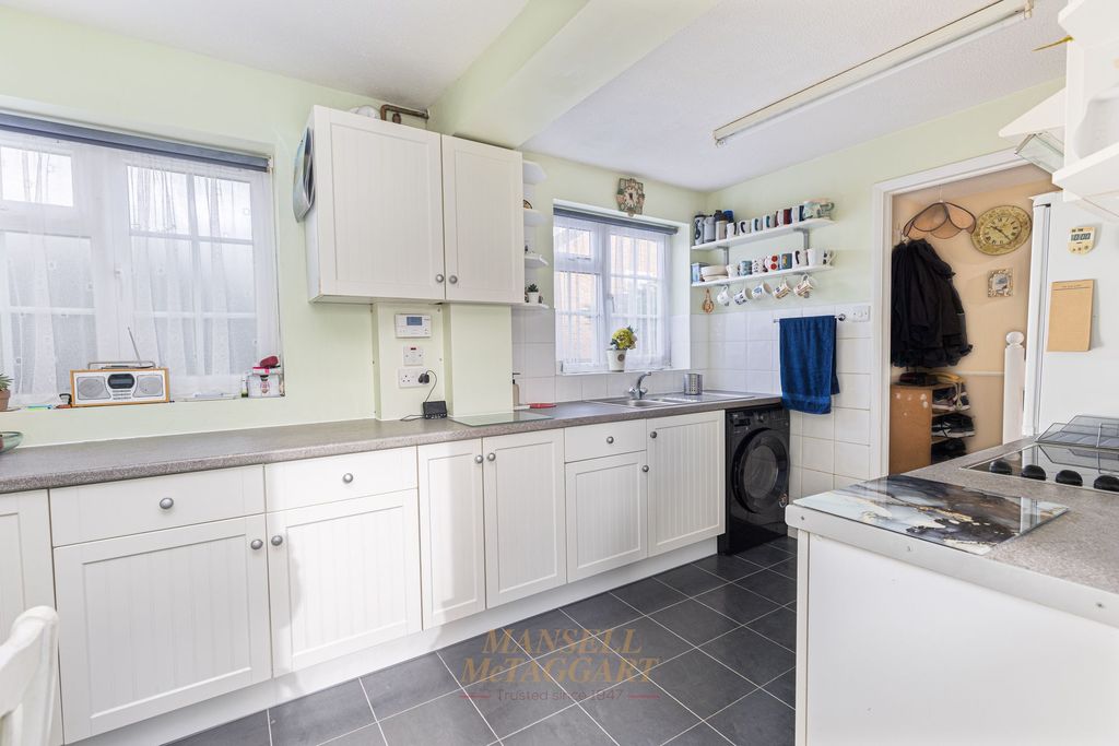 Maple Drive, East Grinstead RH19, 3 bed end terrace house for sale, £ ...