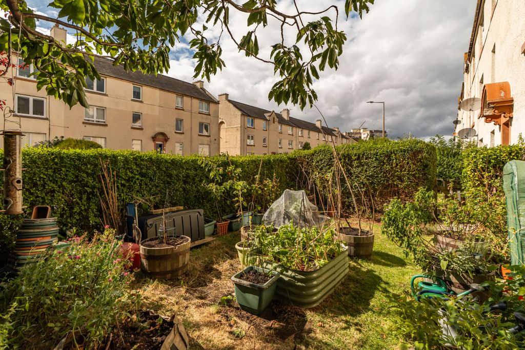 Flat 2, 6 Moat Drive, Edinburgh EH14, 2 bed flat for sale, £170,000 ...