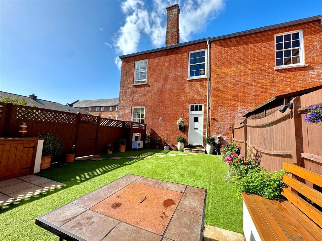 Victoria Mews, Knowle Avenue, Knowle PO17, 3 bed semi-detached house ...