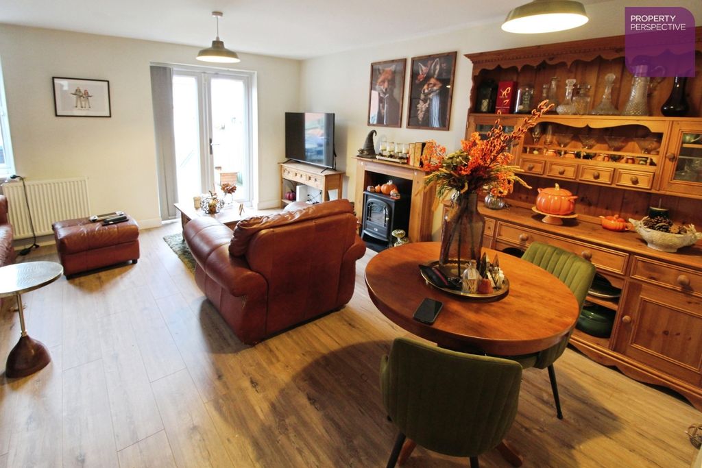 Woodside Court, Leeds LS10, 4 bed terraced house for sale, £259,950 ...