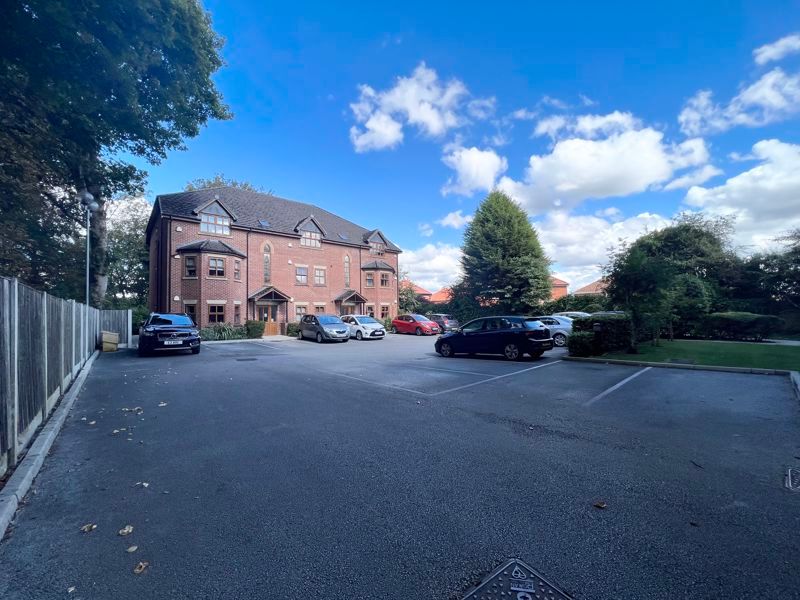 Manchester Road, Manchester M27, 2 bed flat to rent, £1,050 pcm ...
