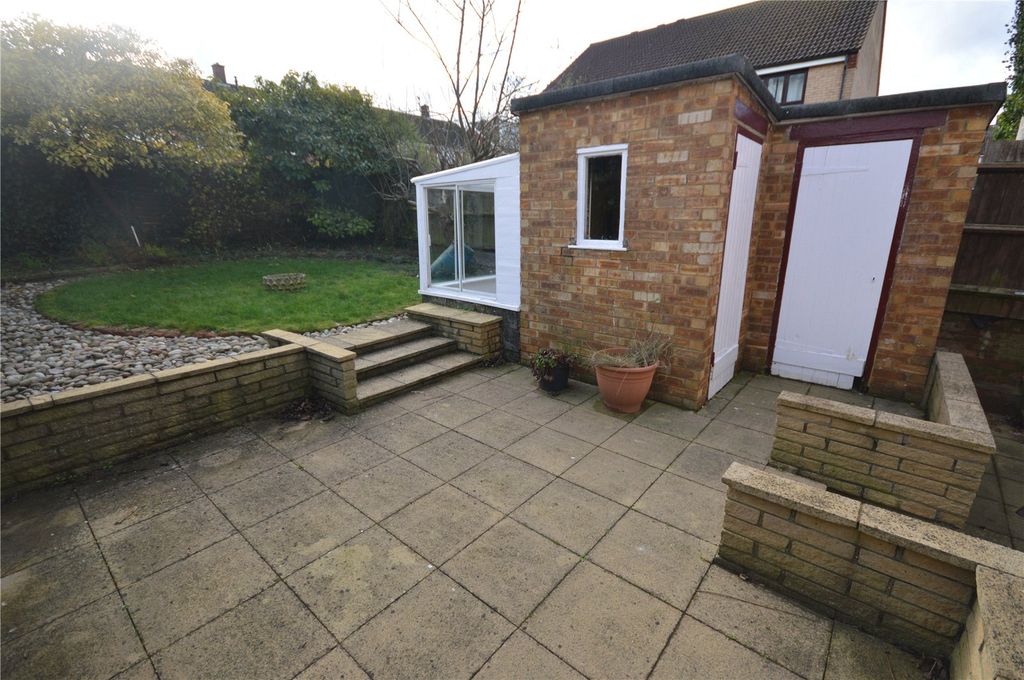 Oatfield Close, Luton, Bedfordshire LU4, 3 bed end terrace house for ...