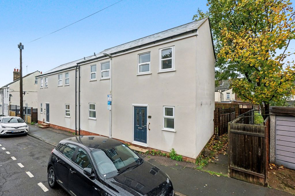 Fox Street, Gillingham ME7, 2 bed semi-detached house for sale, £ ...