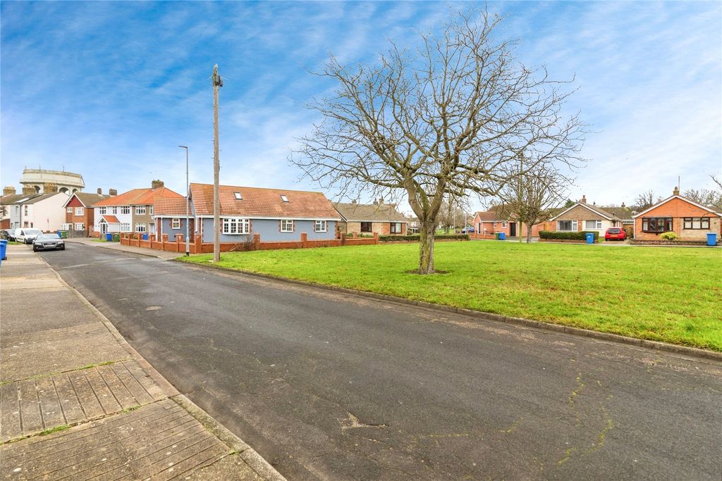 Witney Green, Lowestoft, Suffolk NR33, 4 bed bungalow for sale, £ ...