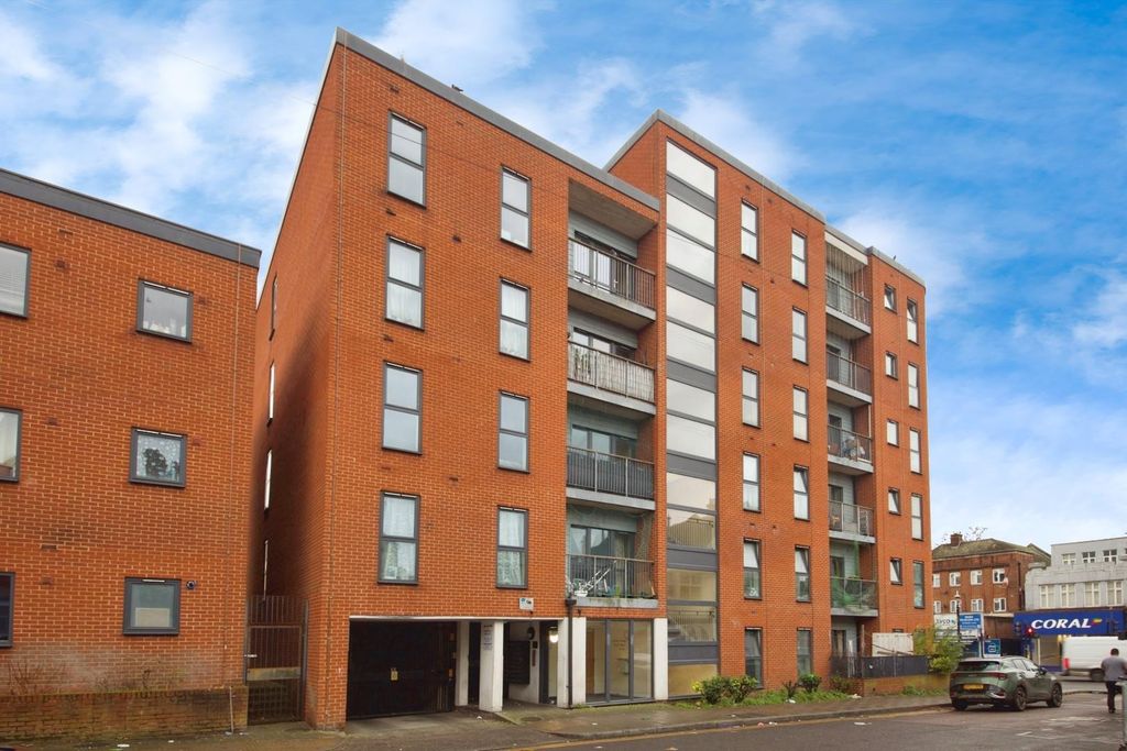 Grant Road, Harrow HA3, 2 bed flat for sale, £350,000 | PrimeLocation
