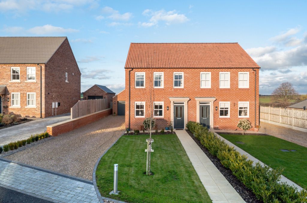 The Hawthorns, Cranwell, Sleaford, Lincolnshire NG34, 3 bed semi ...