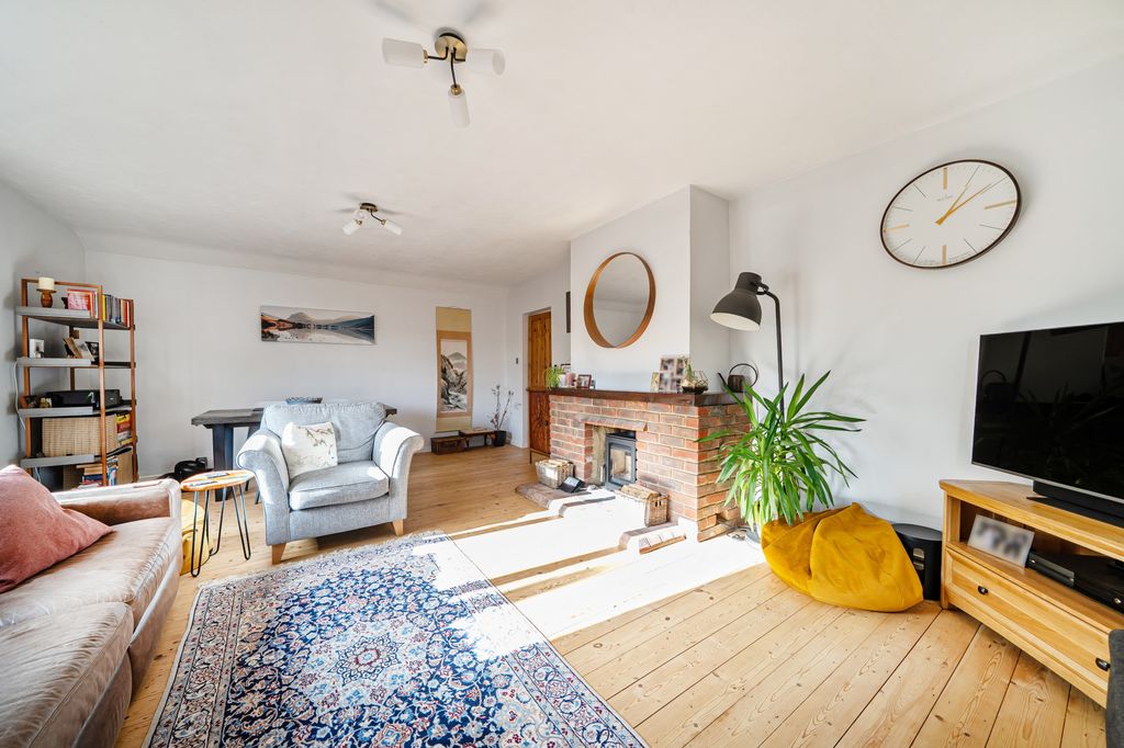 Ball & Wicket Lane, Farnham GU9, 2 bed detached house for sale, £ ...