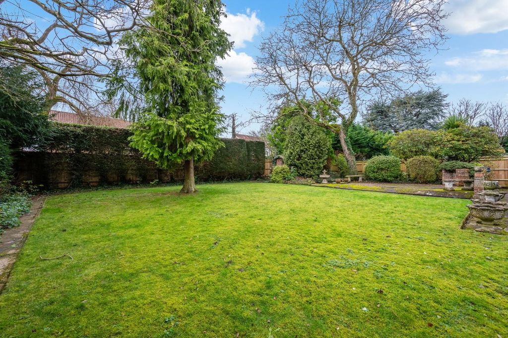 Barn Close, Banstead SM7, 4 bed detached house for sale, £850,000 ...