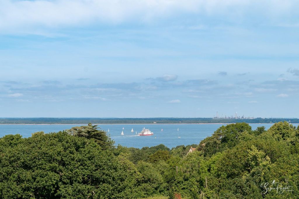 Fort Norris, Millfield Avenue, East Cowes PO32, 4 bed detached house ...