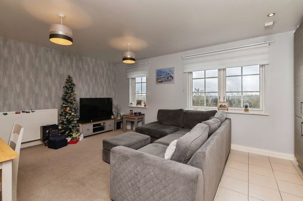 Gainsborough Close, Basildon, Essex SS14, 2 bed flat for sale, £230,000 ...