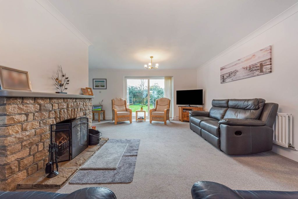 Earnley Manor Close, Earnley, West Sussex PO20, 4 bed detached bungalow ...