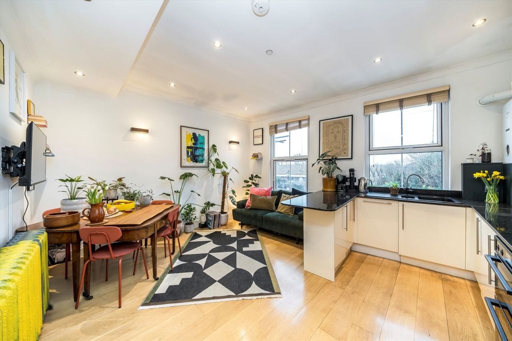 Nunhead Grove, Peckham SE15, 2 bed flat for sale, £475,000 | PrimeLocation