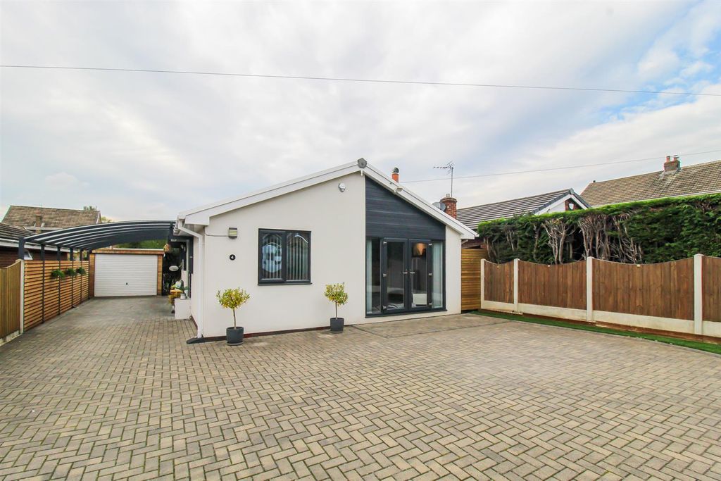 Cleveland Garth, Lupset Park, Wakefield WF2, 3 bed detached bungalow ...