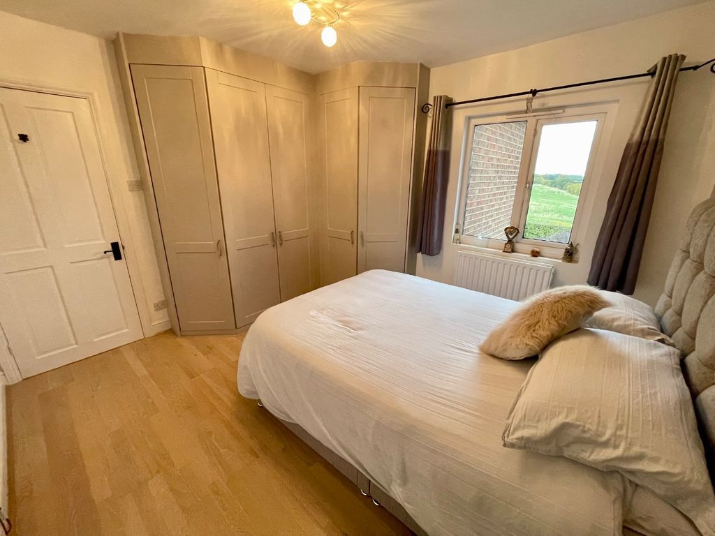 The Cottages, Great Bramingham Lane, Luton LU3, 4 bed end terrace house ...