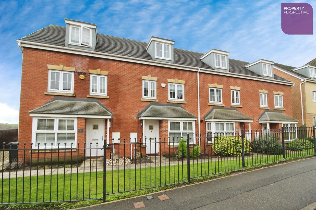 Woodside Court, Leeds LS10, 4 bed terraced house for sale, £259,950 ...