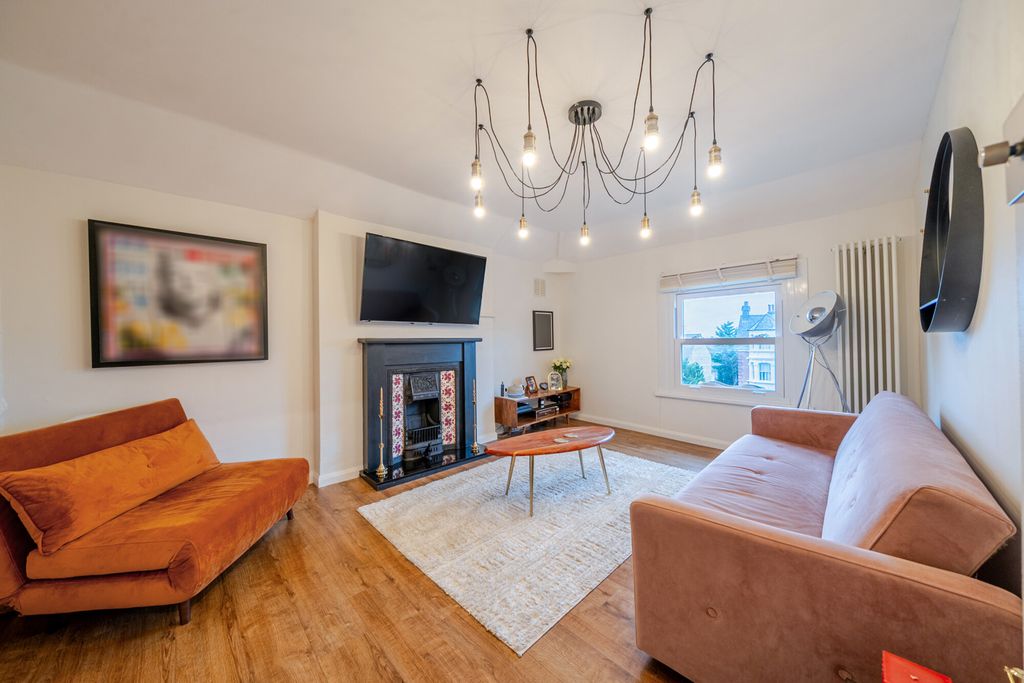 Burnt Ash Hill, Lee SE12, 1 bed flat for sale, £350,000 | PrimeLocation