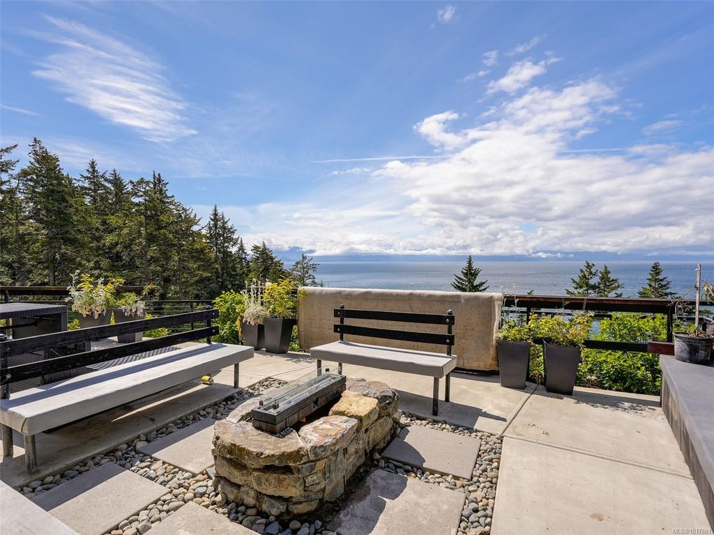 7551 Ocean Park Pl, Sooke, Ca, 6 bed detached house for sale, £ ...