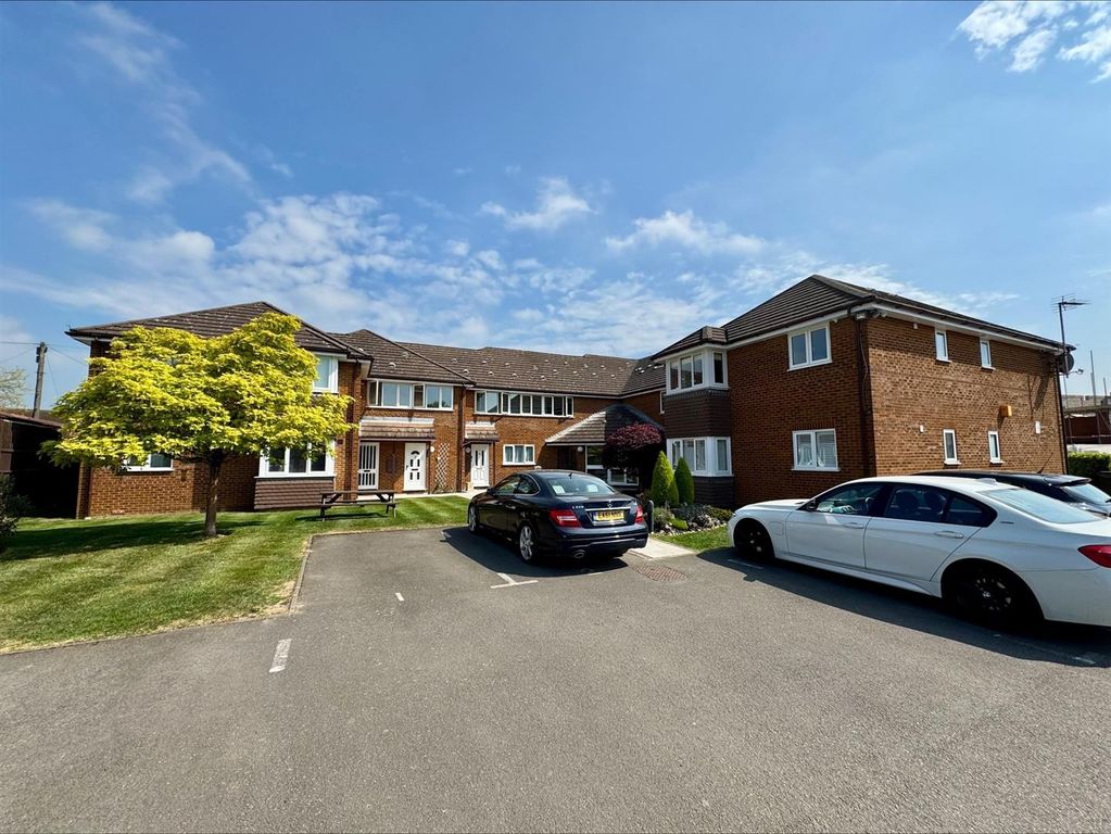 Pinstone Way, Gerrards Cross SL9, 1 bed flat to rent, £1,350 pcm ...