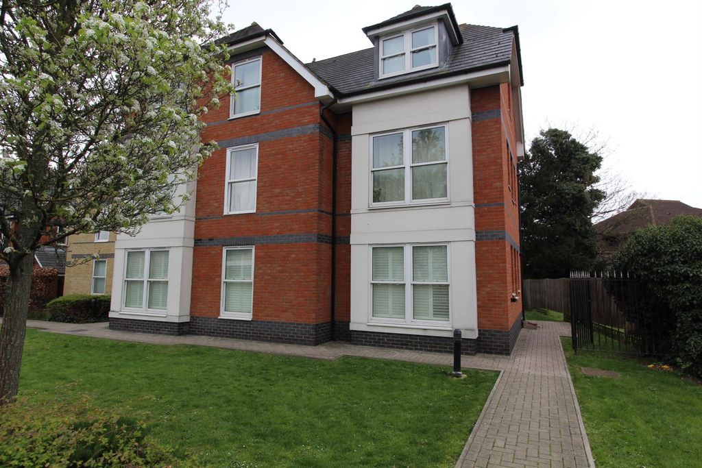 Tower Court, Vicarage Road, Egham TW20, 2 bed flat for sale, £280,000 ...