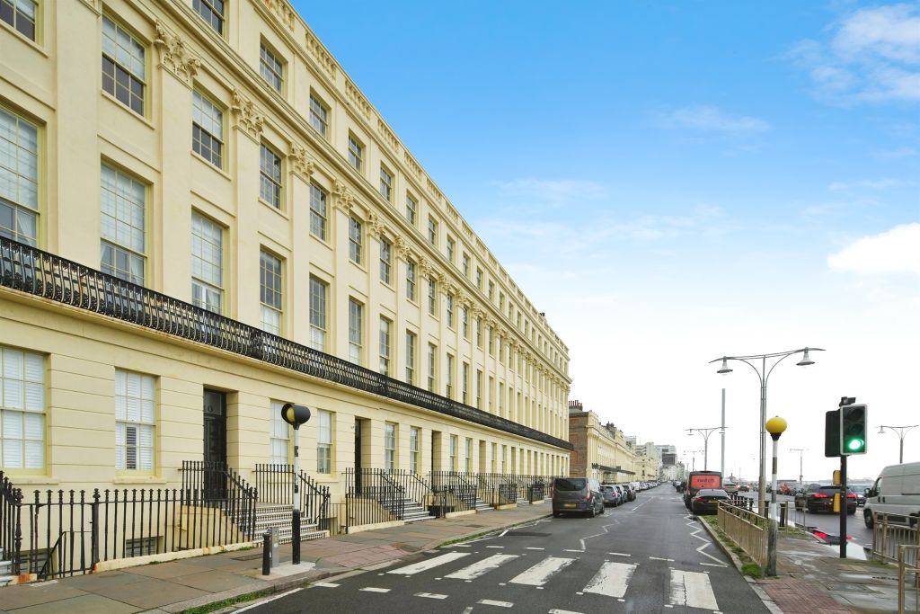 Brunswick Terrace, Hove BN3, 1 bed flat for sale, £260,000 | PrimeLocation